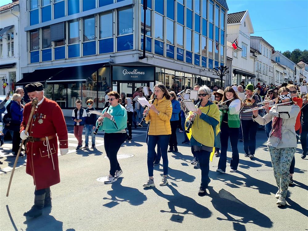 Stort bildedryss fra Risørs bursdag, søndag 7. mai - Risør kommune