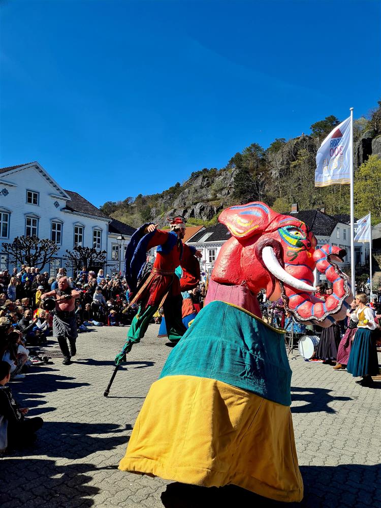 Stort bildedryss fra Risørs bursdag, søndag 7. mai - Risør kommune